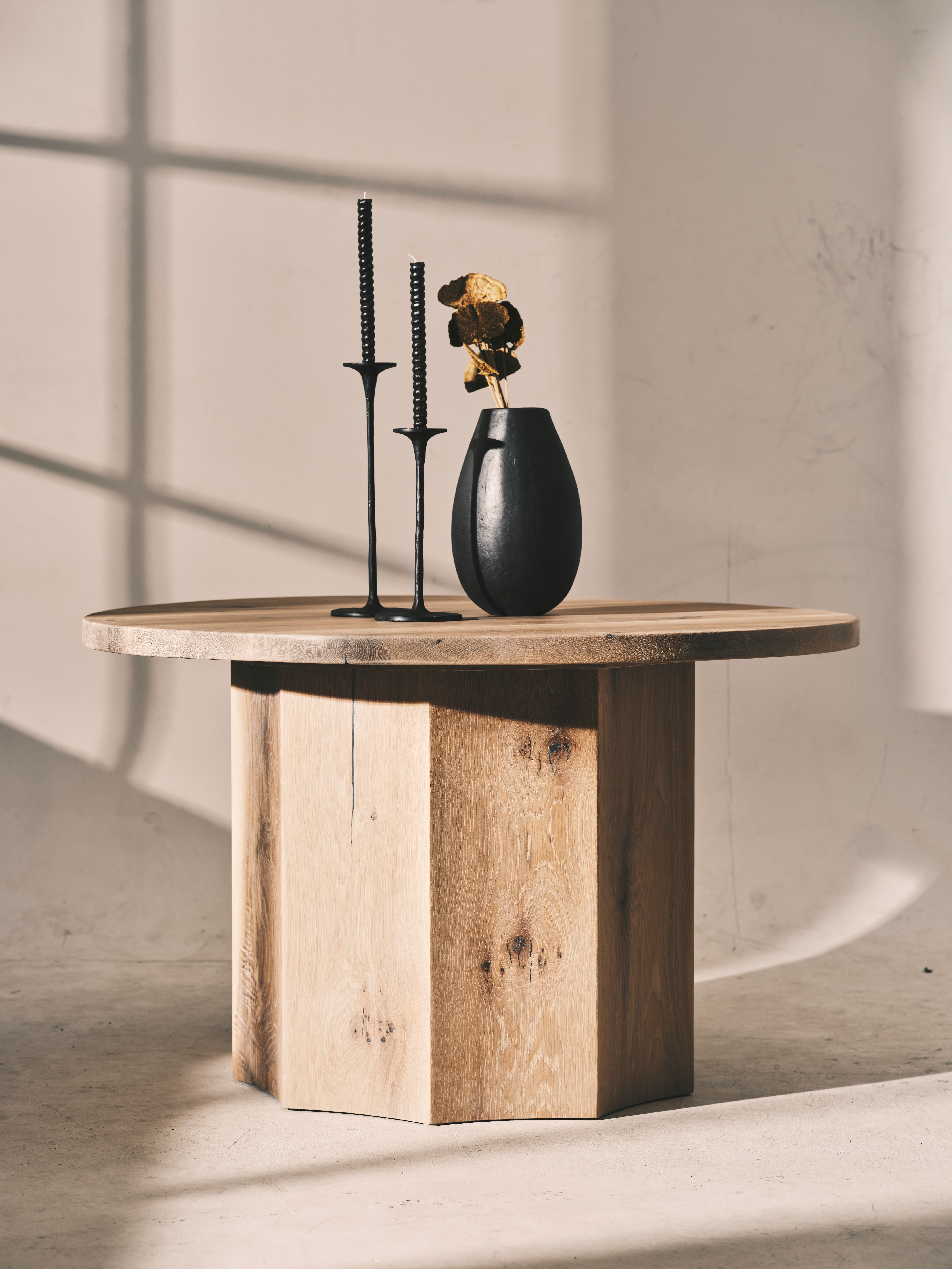 Laurel Pedestal Table